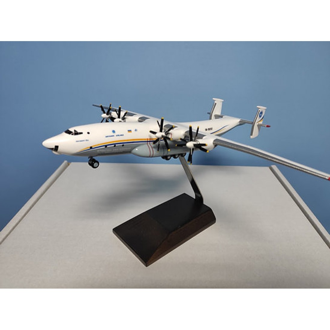 Модель літака Ан-22 Antonov Airlines 1:144 - купити в Києві, ціна в ...